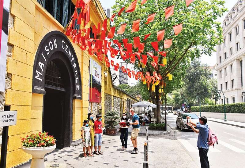 Di tích Nhà tù Hỏa Lò – điểm tham quan hấp dẫn – VietnamAmazing